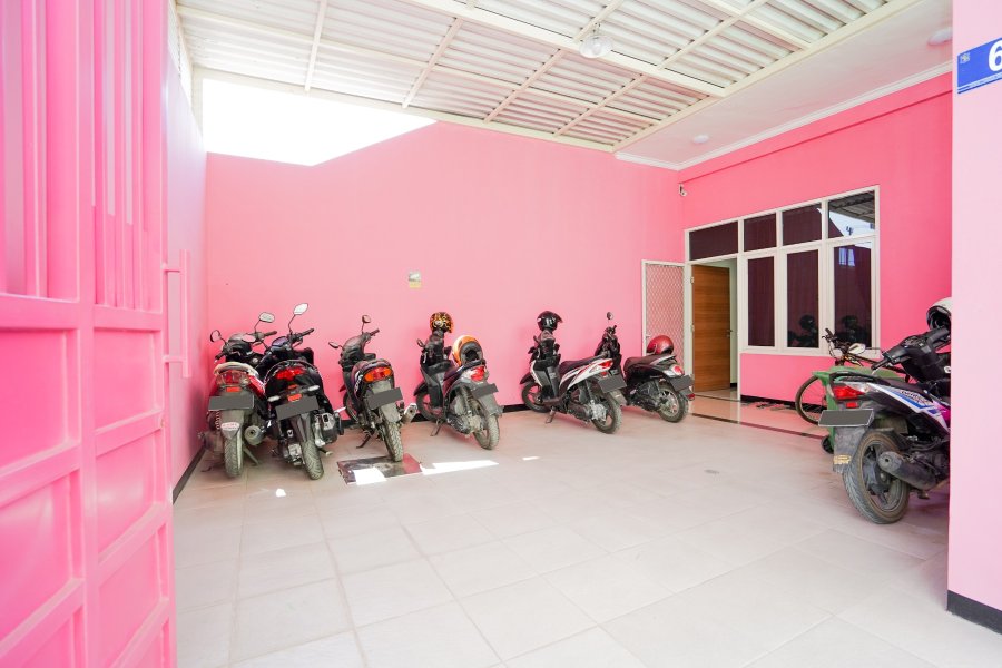 Kost Pink Putri Single Siwalankerto • - Kost Surabaya