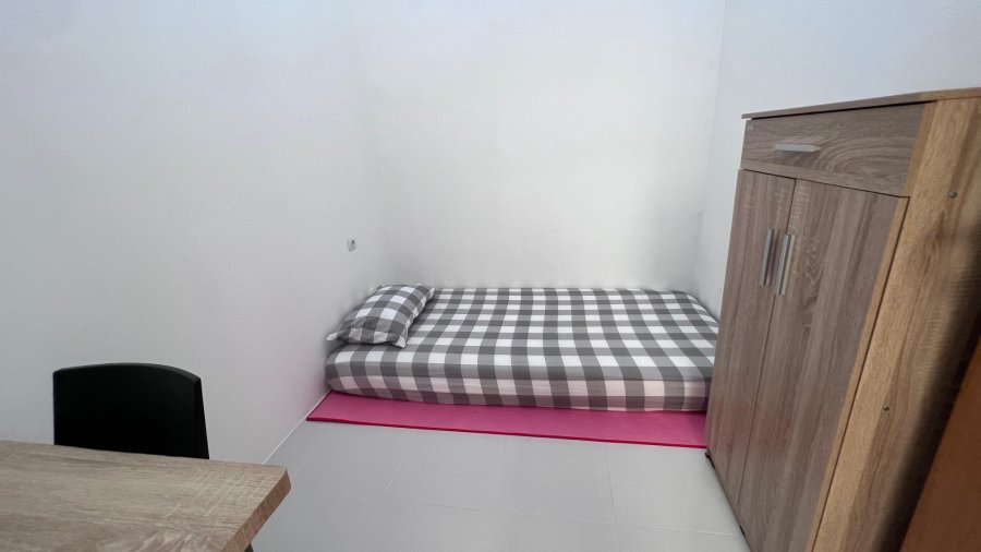 Kos Tropical White - Kost Jakarta Timur