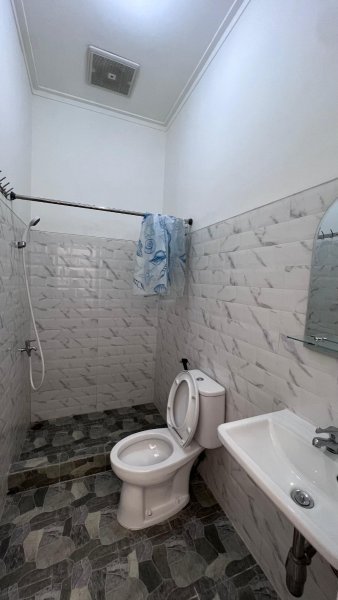 Kos Tropical White - Kost Jakarta Timur