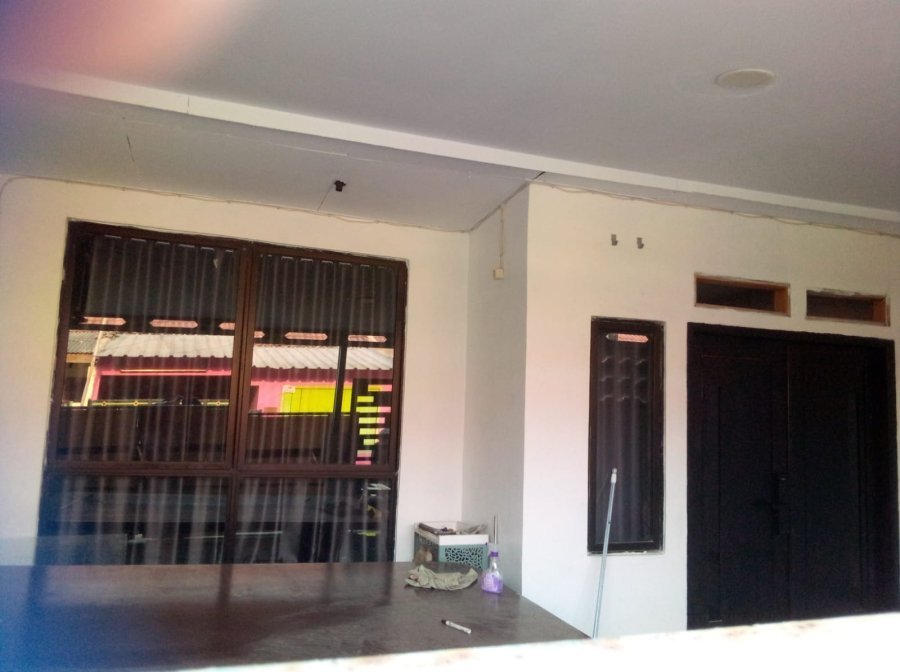 Rumah putih bki - Kost Campur Jawa Barat, Bekasi Murah